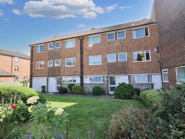 2 bedroom maisonette for sale