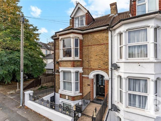2 bedroom maisonette for sale