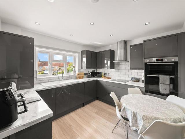 2 bedroom maisonette for sale