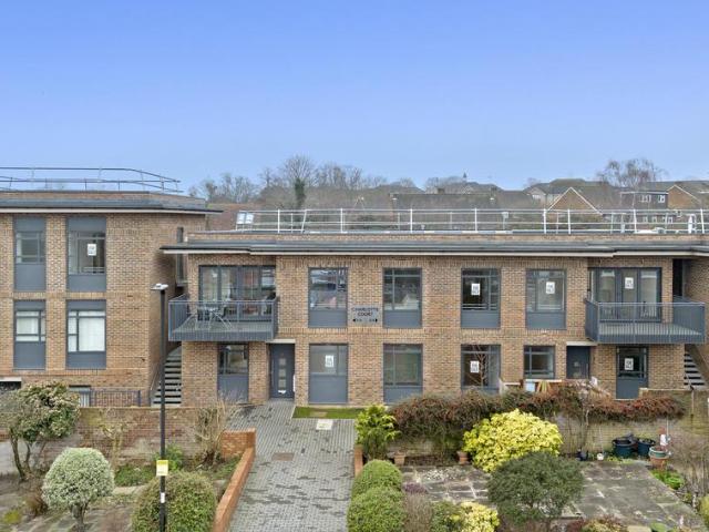 2 bedroom maisonette for sale