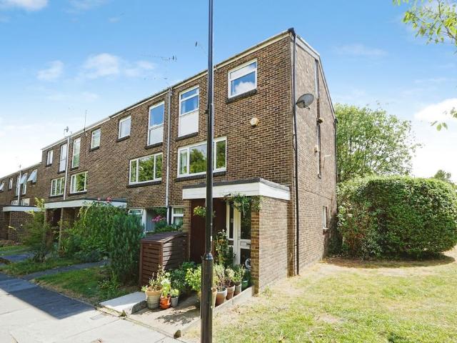 2 bedroom maisonette for sale