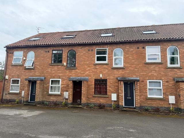 2 bedroom maisonette for sale