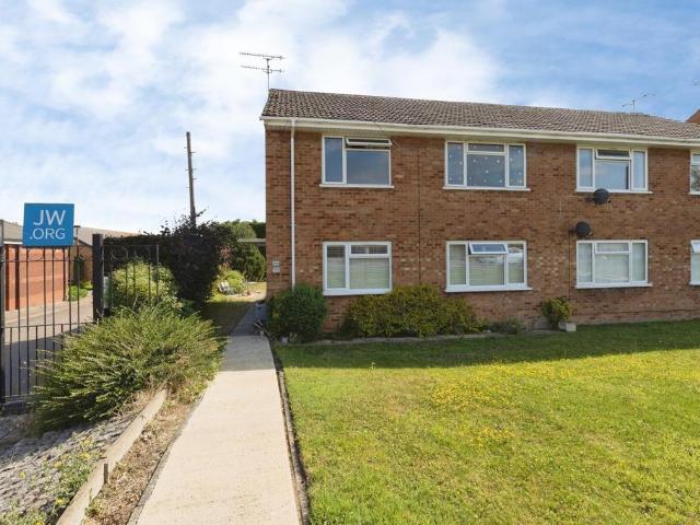 2 bedroom maisonette for sale