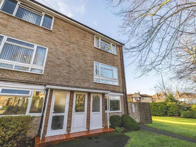 2 bedroom maisonette for sale