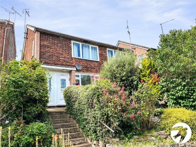2 bedroom maisonette for sale