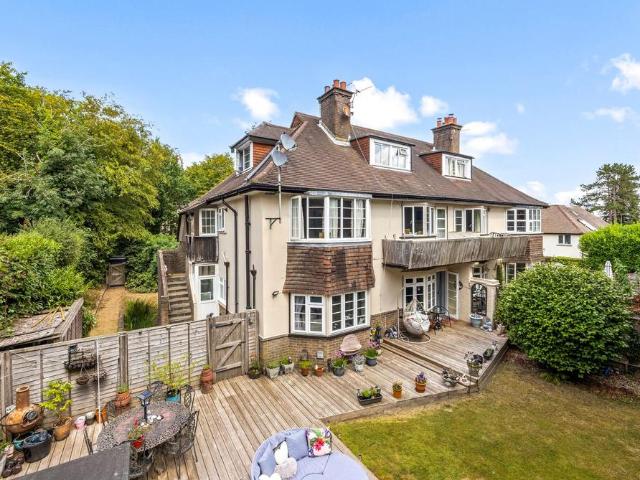 2 bedroom maisonette for sale