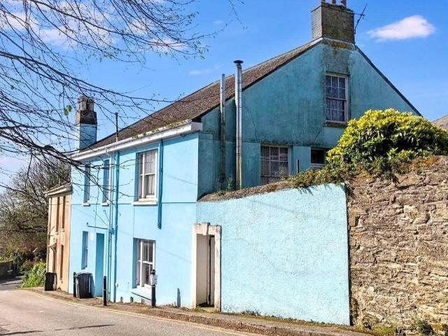 2 bedroom maisonette for sale