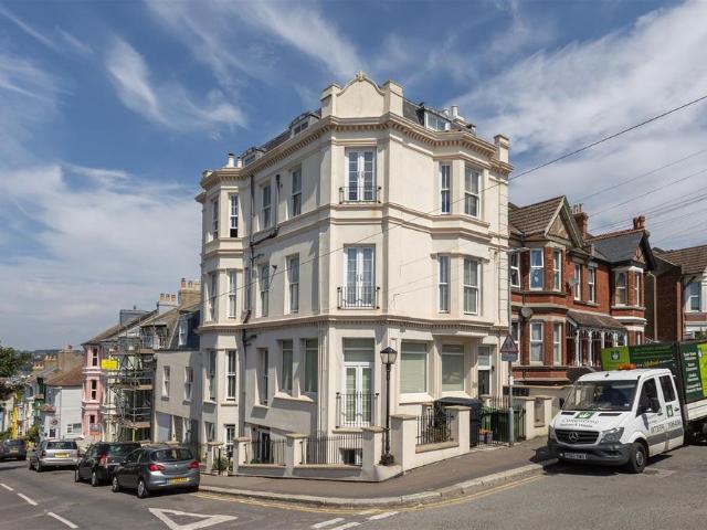 2 bedroom maisonette for sale