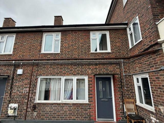 2 bedroom maisonette for sale
