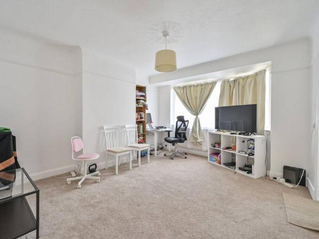 2 bedroom maisonette for sale