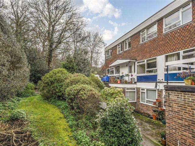 2 bedroom maisonette for sale