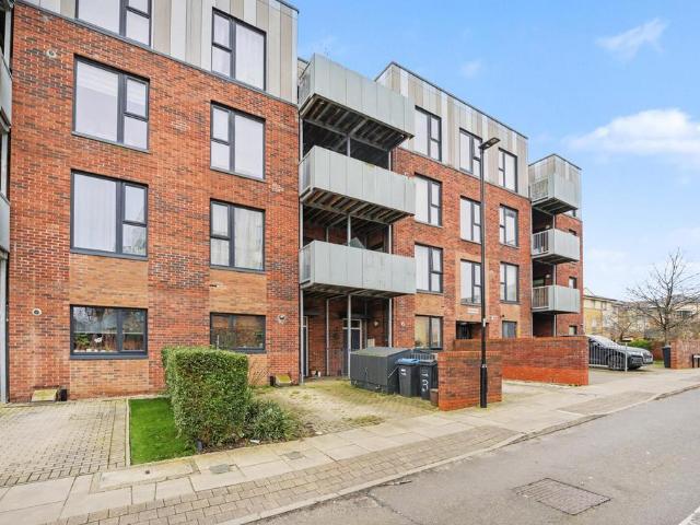 2 bedroom maisonette for sale