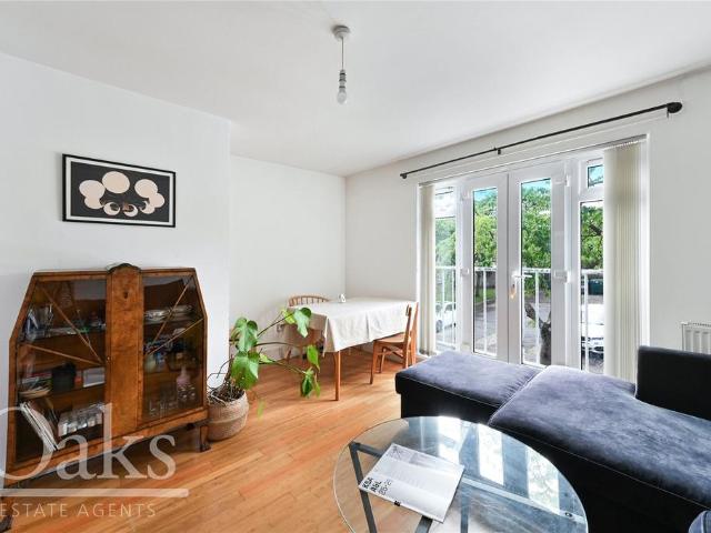 2 bedroom maisonette for sale