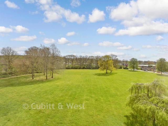 2 bedroom maisonette for sale