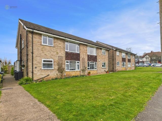 2 bedroom maisonette for sale