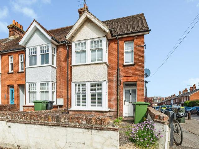2 bedroom maisonette for sale