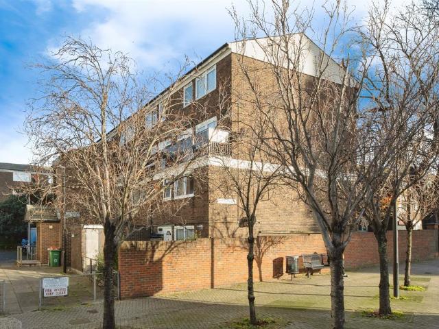 2 bedroom maisonette for sale