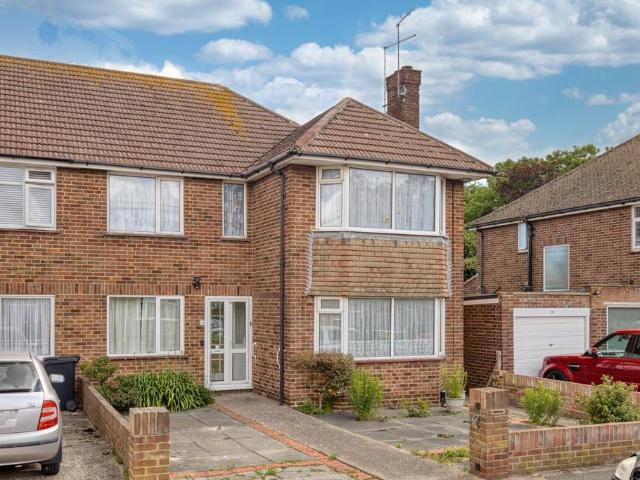 2 bedroom maisonette for sale