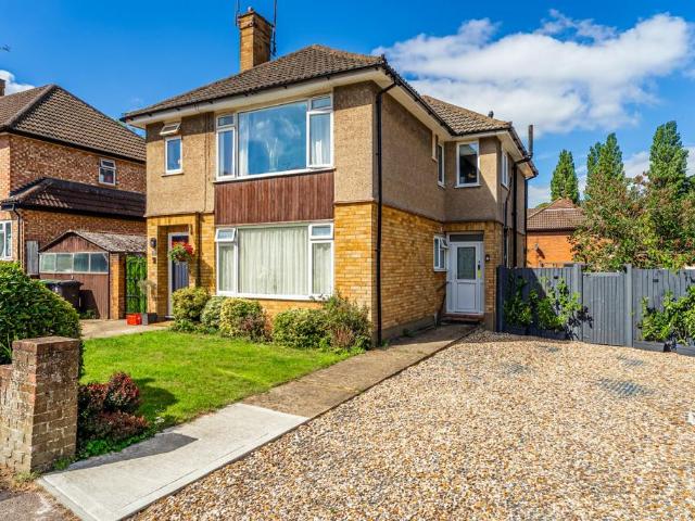 2 bedroom maisonette for sale