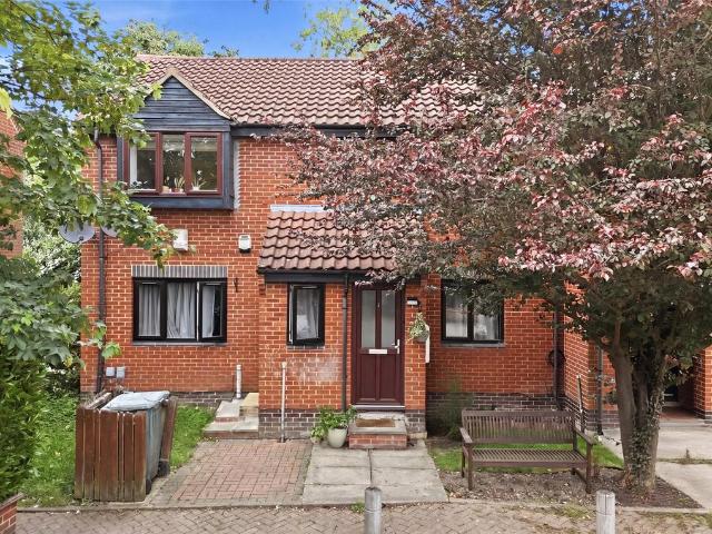 2 bedroom maisonette for sale