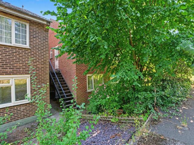 2 bedroom maisonette for sale