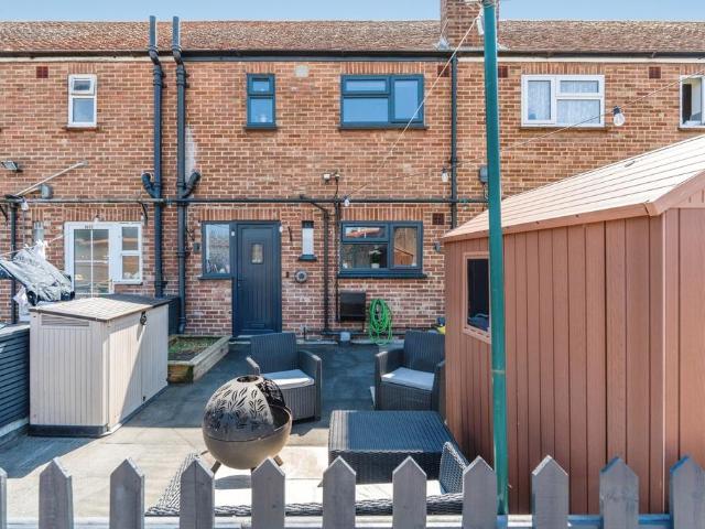 2 bedroom maisonette for sale