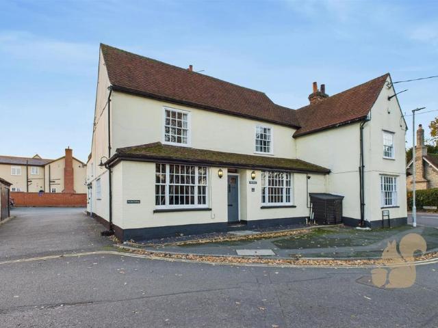2 bedroom maisonette for sale