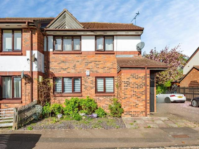 2 bedroom maisonette for sale