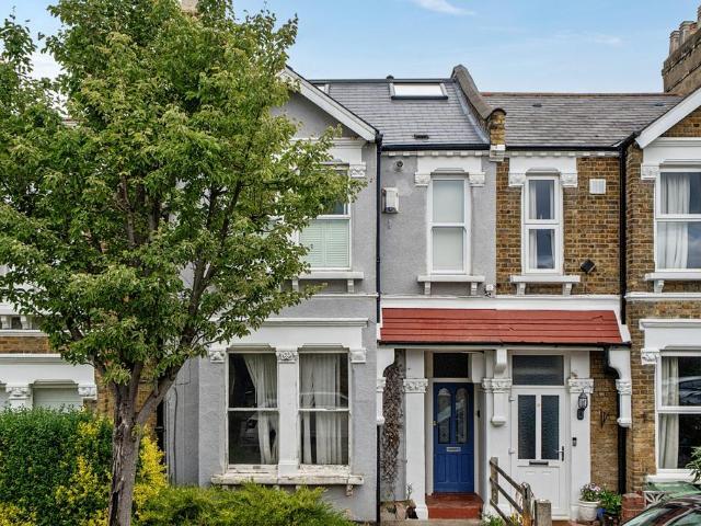 2 bedroom maisonette for sale