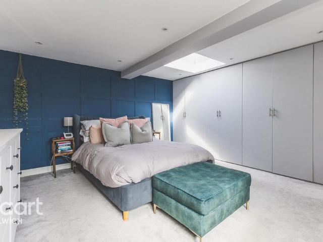 2 bedroom maisonette for sale