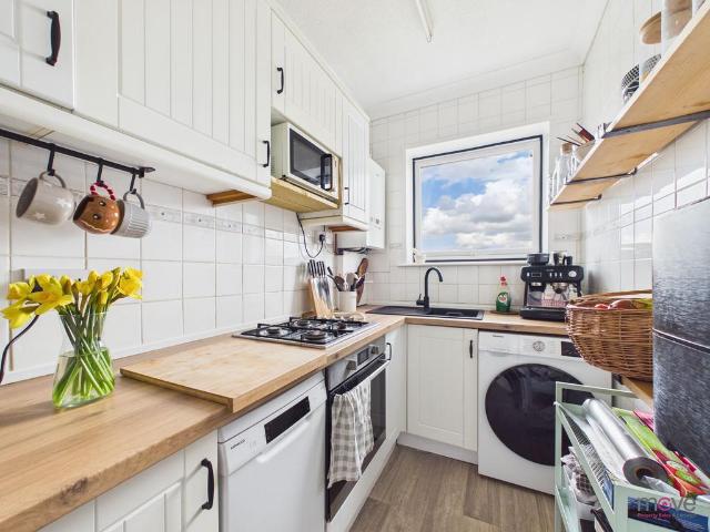 2 bedroom maisonette for sale