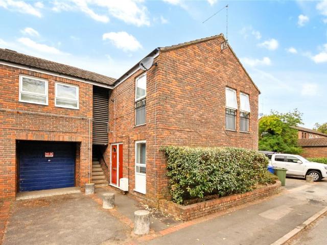 2 bedroom maisonette for sale