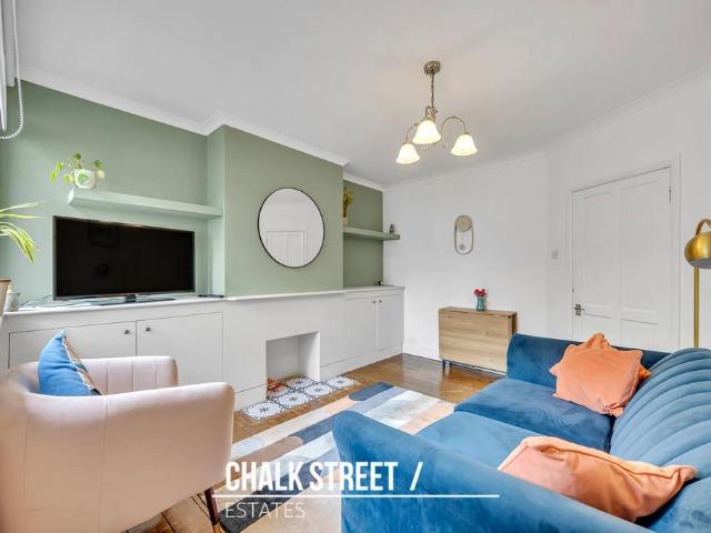 2 bedroom maisonette for sale