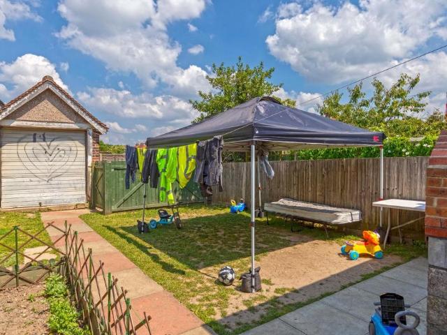 2 bedroom maisonette for sale