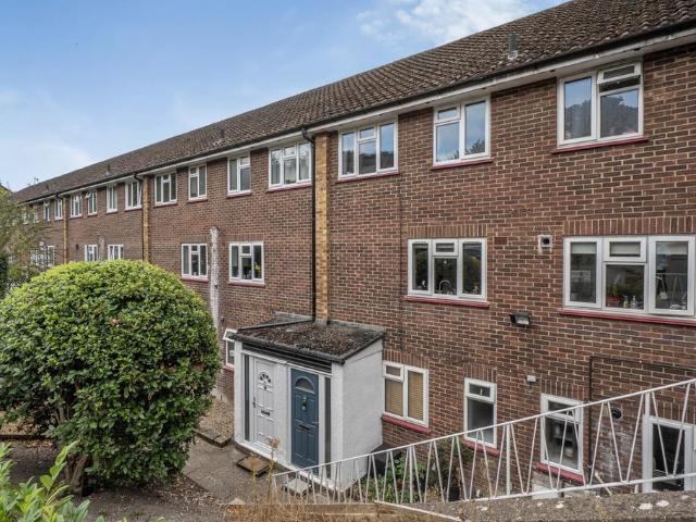 2 bedroom maisonette for sale
