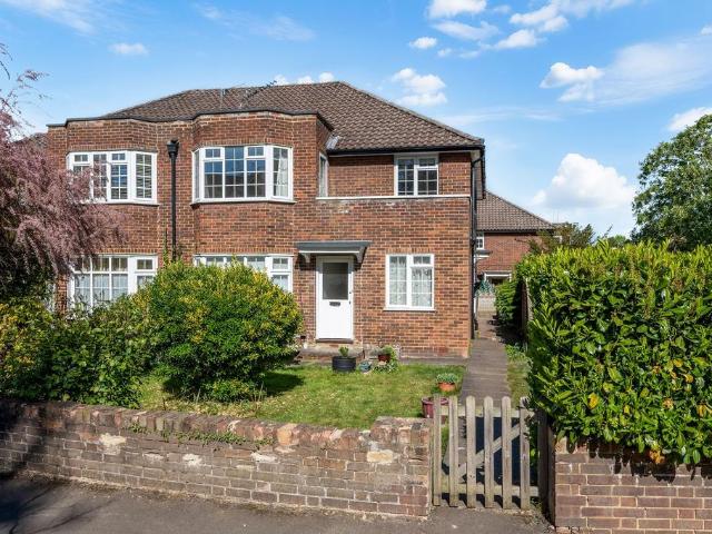 2 bedroom maisonette for sale