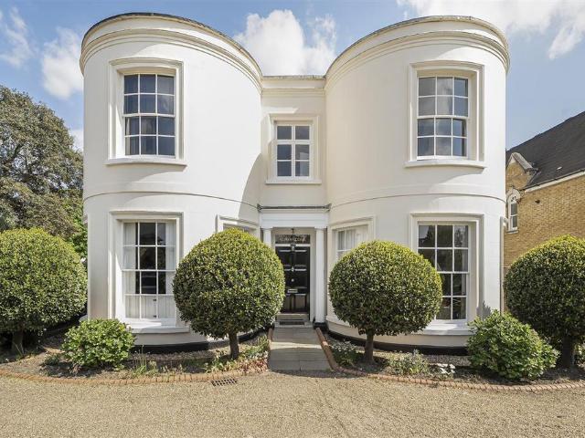 2 bedroom maisonette for sale