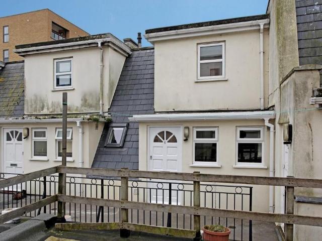 2 bedroom maisonette for sale