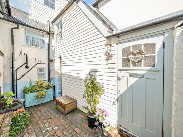 2 bedroom maisonette for sale