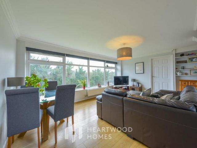 2 bedroom maisonette for sale