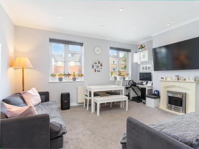 2 bedroom maisonette for sale