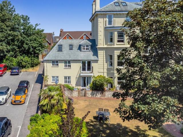 2 bedroom maisonette for sale