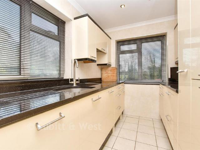 2 bedroom maisonette for sale