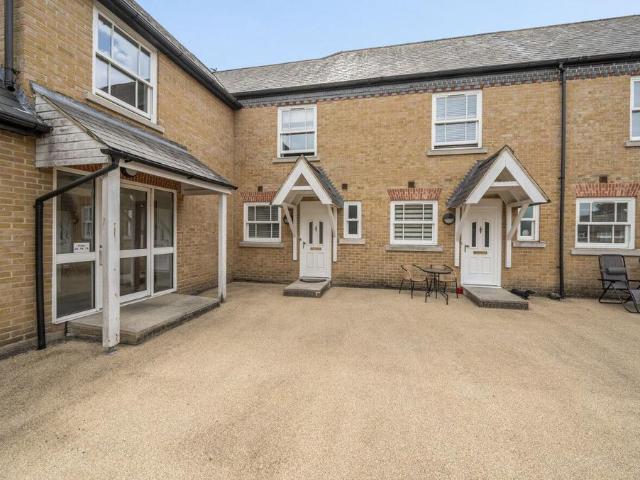2 bedroom maisonette for sale