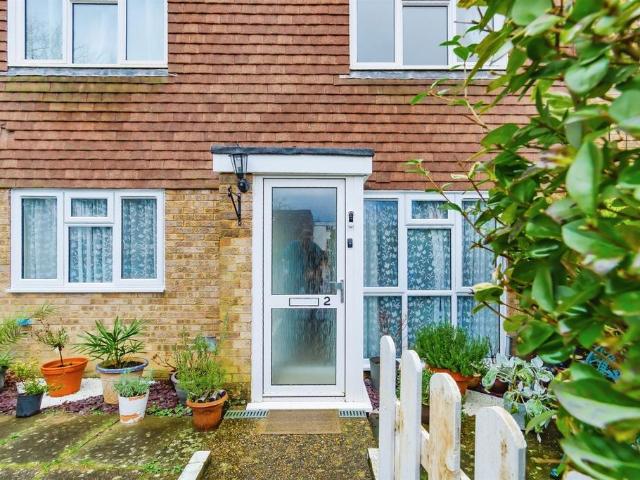 2 bedroom maisonette for sale