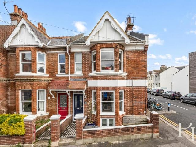 2 bedroom maisonette for sale