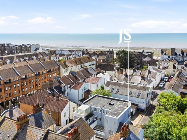 2 bedroom maisonette for sale