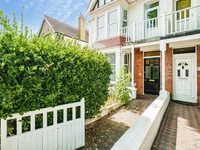 3 bedroom maisonette for sale