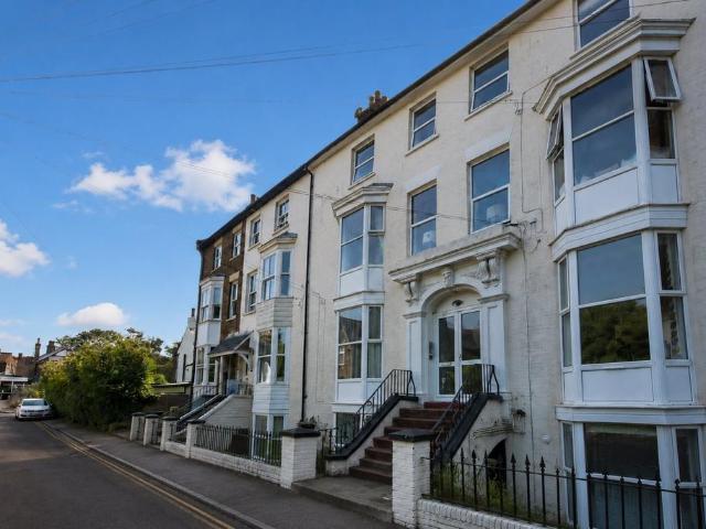 2 bedroom maisonette for sale