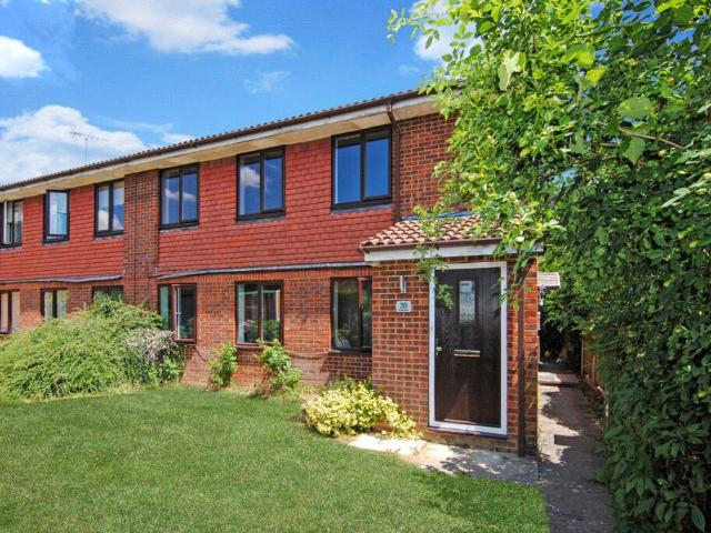 2 bedroom maisonette for sale